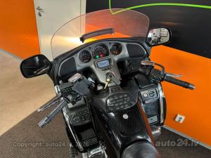 Black Honda GL 1800 2001 in Tartu, with an engine capacity of 1.80 L and mileage of 47 thousand km for 7290 €, photo 10 on AUTOMOTO.COM.LV