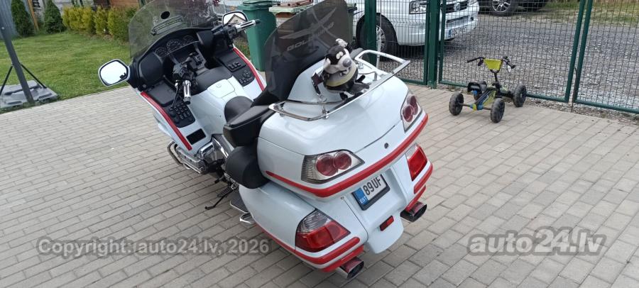 Белый Хонда GL 1800 2009 в Маарду, объемом двигателя 1.80 л и пробегом 72 тыс. км за 9999 €, фото 5 на AUTOMOTO.COM.LV