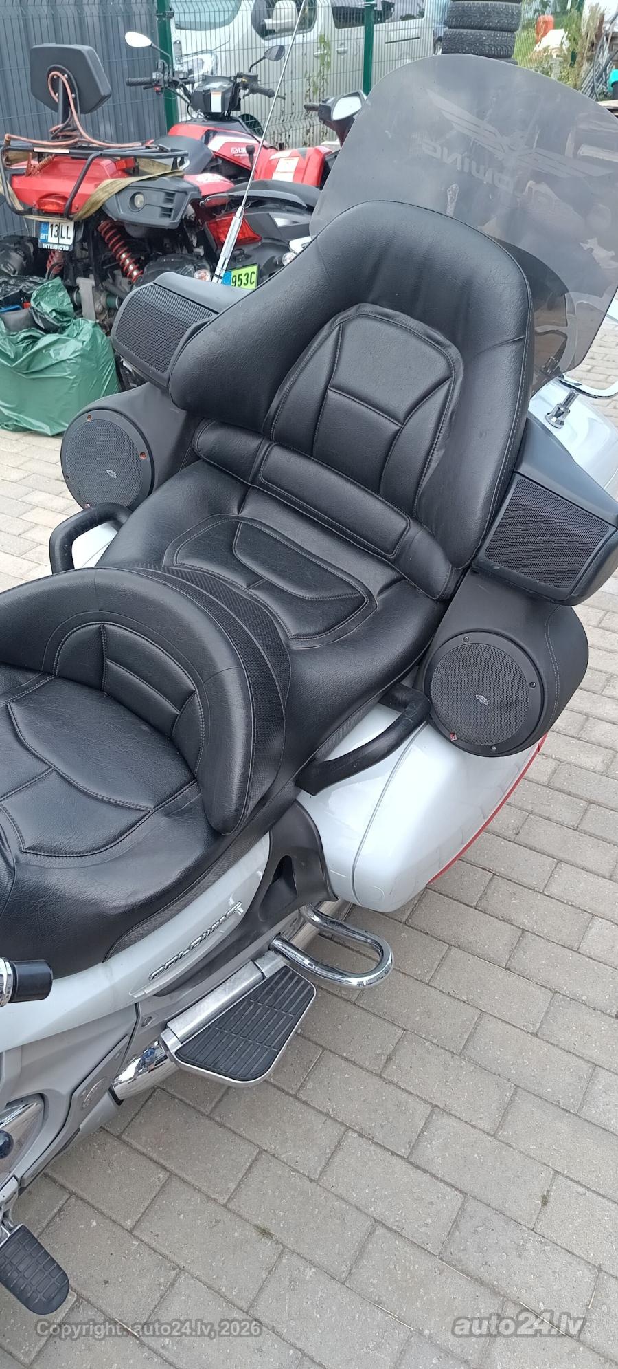 Белый Хонда GL 1800 2009 в Маарду, объемом двигателя 1.80 л и пробегом 72 тыс. км за 9999 €, фото 6 на AUTOMOTO.COM.LV