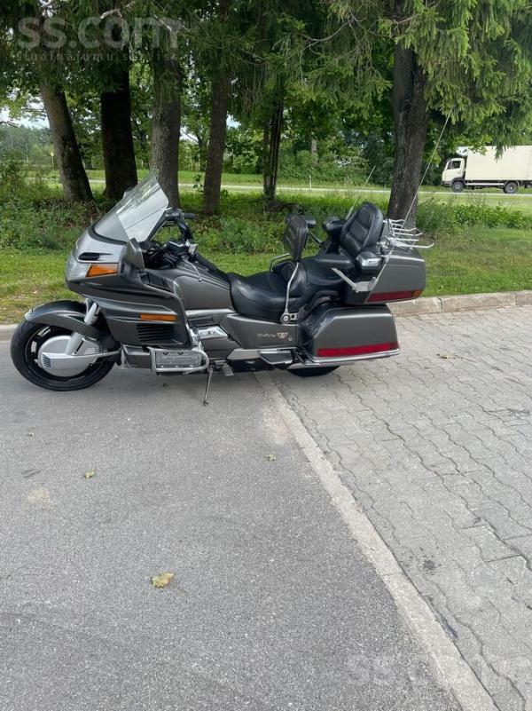 Honda Gold wing 1988 in Riga, with an engine capacity of 1.50 L and mileage of 0 thousand km for 6200 €, photo 4 on AUTOMOTO.COM.LV