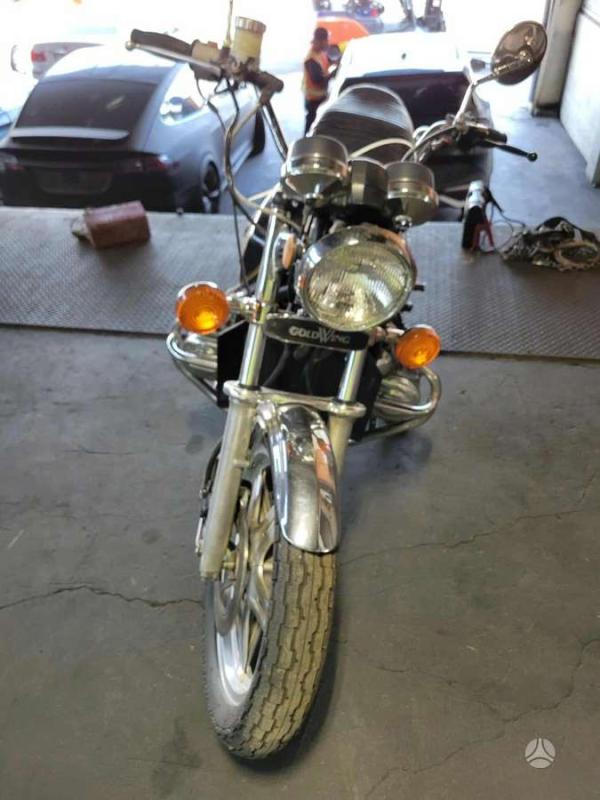 Black Honda Goldwing 1978 in Kaunas, with an engine capacity of 1.10 L and mileage of 33 thousand km for 3875 €, photo 3 on AUTOMOTO.COM.LV