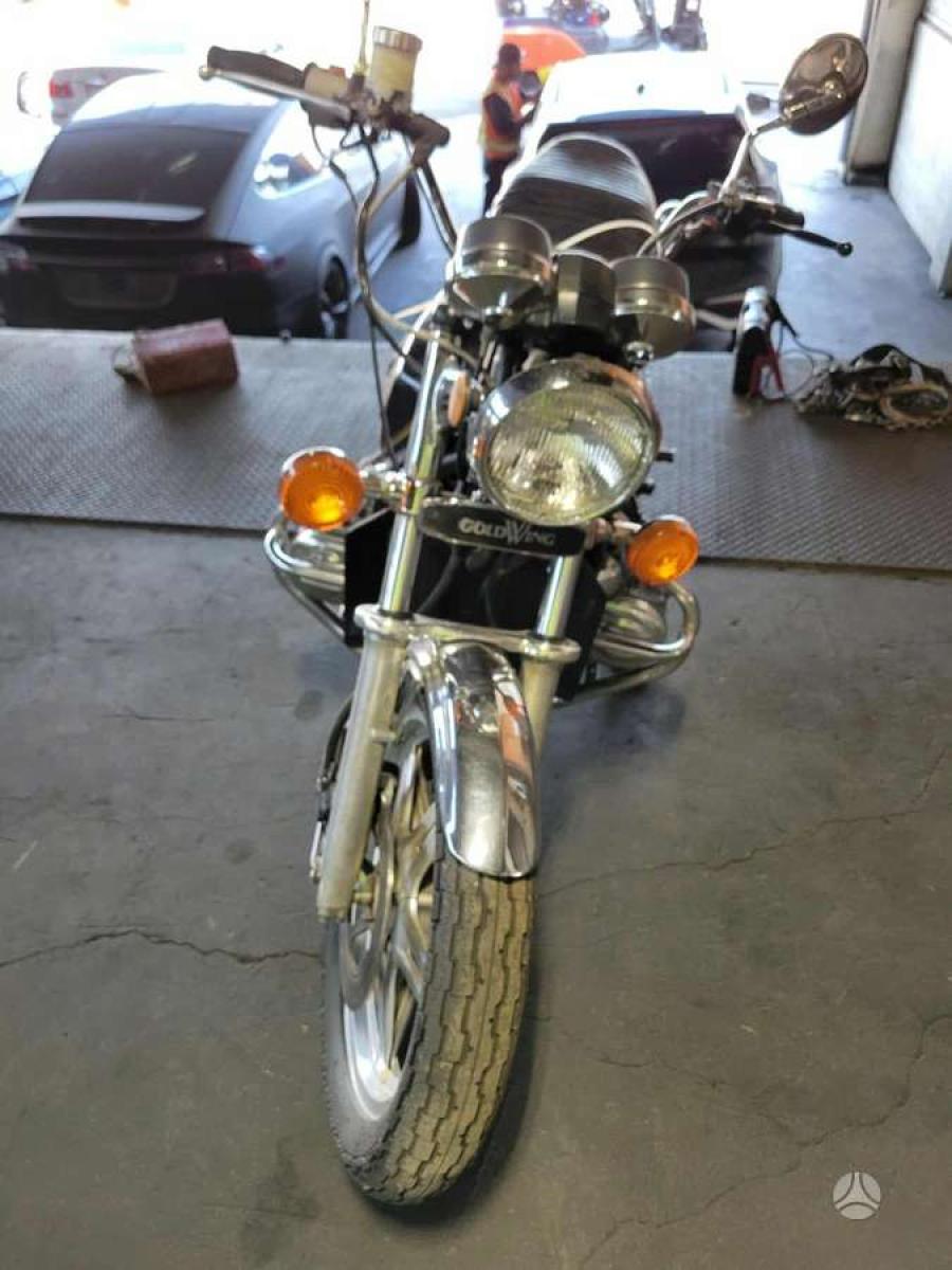 Black Honda Goldwing 1978 in Kaunas, with an engine capacity of 1.10 L and mileage of 33 thousand km for 3875 €, photo 4 on AUTOMOTO.COM.LV