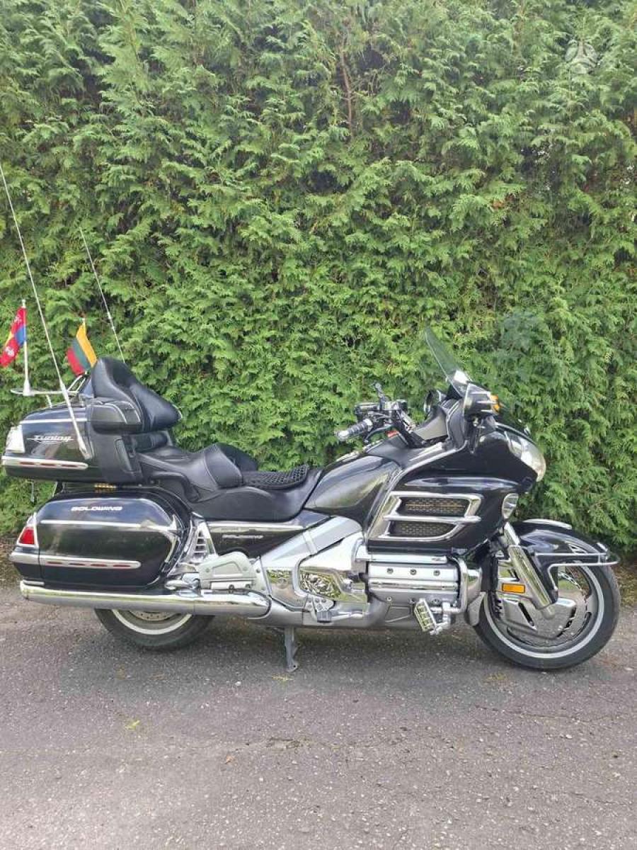 Black Honda Goldwing 2007 in Rokiskis, with an engine capacity of 1.80 L and mileage of 59 thousand km for 8500 €, photo 10 on AUTOMOTO.COM.LV