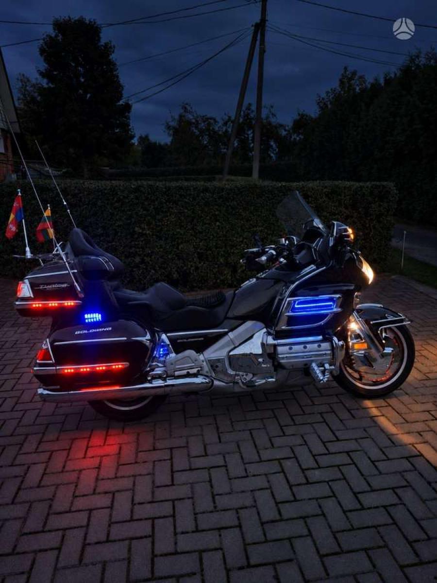Black Honda Goldwing 2007 in Rokiskis, with an engine capacity of 1.80 L and mileage of 59 thousand km for 8500 €, photo 12 on AUTOMOTO.COM.LV