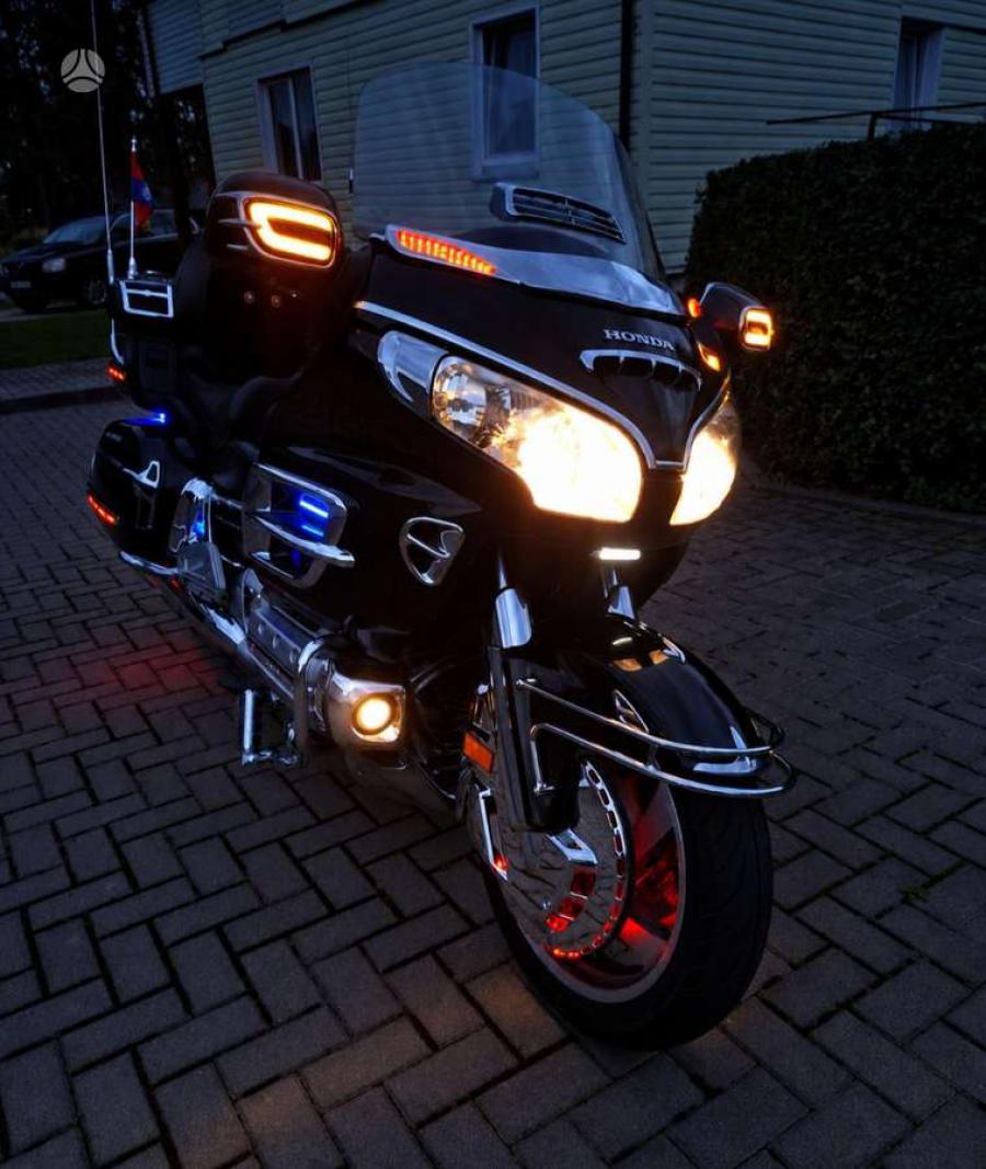 Black Honda Goldwing 2007 in Rokiskis, with an engine capacity of 1.80 L and mileage of 59 thousand km for 8500 €, photo 13 on AUTOMOTO.COM.LV
