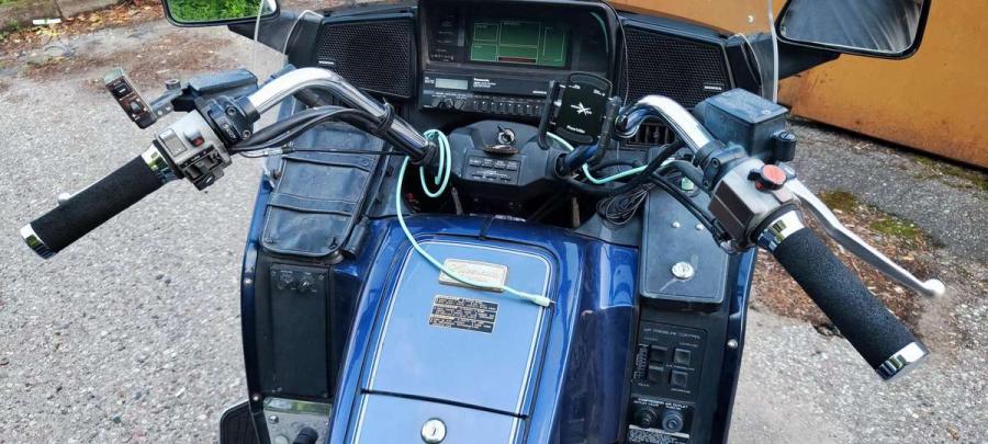 Blue Honda Goldwing 1987 in Vilnius, with an engine capacity of 1.20 L and mileage of 50 thousand km for 3000 €, photo 4 on AUTOMOTO.COM.LV