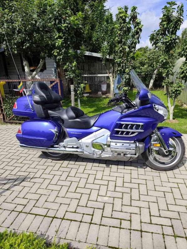 Zils Honda Goldwing 2005 Šauļi, ar dzinēja tilpumu 1.83 L un nobraukumu 59 tūkst. km par 7150 €, foto 5 vietnē AUTOMOTO.COM.LV