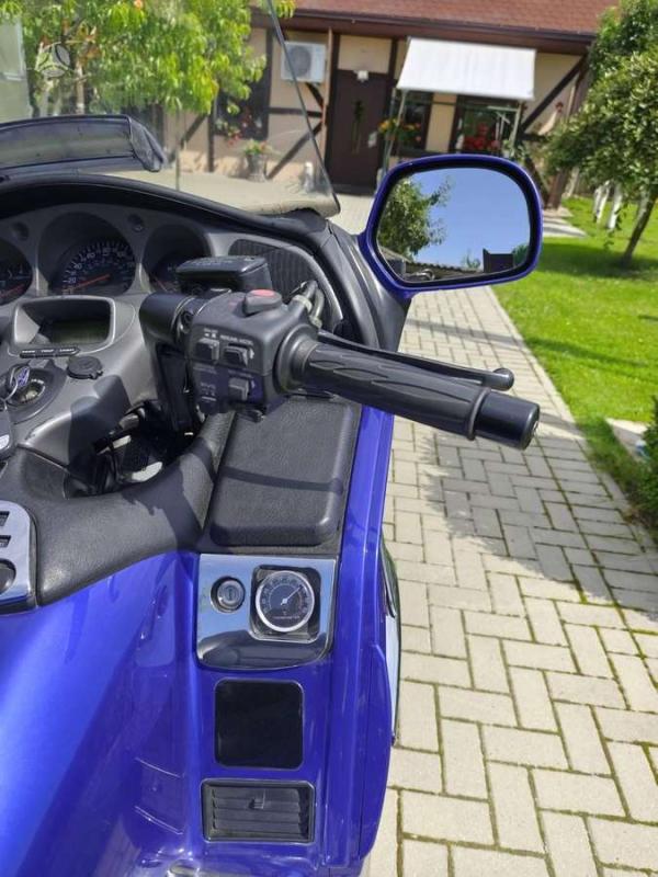 Zils Honda Goldwing 2005 Šauļi, ar dzinēja tilpumu 1.83 L un nobraukumu 59 tūkst. km par 7150 €, foto 8 vietnē AUTOMOTO.COM.LV