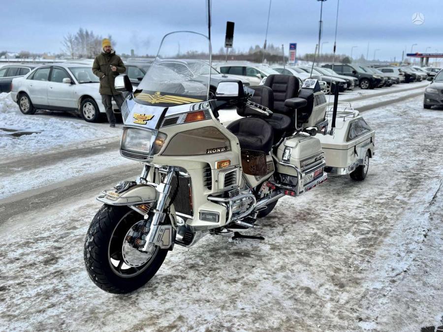 Brown Honda Goldwing 1986 in Vilnius, with an engine capacity of 1.20 L and mileage of 138 thousand km for 6999 €, photo 13 on AUTOMOTO.COM.LV