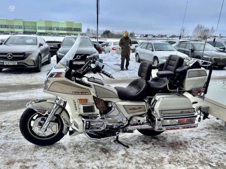 Brown Honda Goldwing 1986 in Vilnius, with an engine capacity of 1.20 L and mileage of 138 thousand km for 6999 €, photo 15 on AUTOMOTO.COM.LV