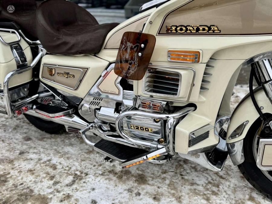 Brown Honda Goldwing 1986 in Vilnius, with an engine capacity of 1.20 L and mileage of 138 thousand km for 6999 €, photo 23 on AUTOMOTO.COM.LV
