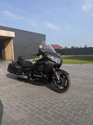Brown Honda Goldwing 2013 in Ukmerge, with an engine capacity of 1.80 L and mileage of 71 thousand km for 9600 €, photo 1 on AUTOMOTO.COM.LV