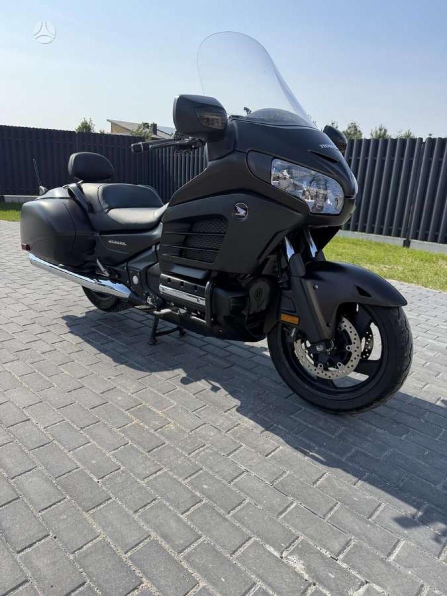 Brown Honda Goldwing 2013 in Ukmerge, with an engine capacity of 1.80 L and mileage of 71 thousand km for 9600 €, photo 3 on AUTOMOTO.COM.LV
