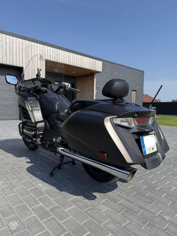 Brown Honda Goldwing 2013 in Ukmerge, with an engine capacity of 1.80 L and mileage of 71 thousand km for 9600 €, photo 5 on AUTOMOTO.COM.LV