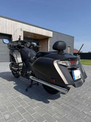 Brown Honda Goldwing 2013 in Ukmerge, with an engine capacity of 1.80 L and mileage of 71 thousand km for 9600 €, photo 6 on AUTOMOTO.COM.LV