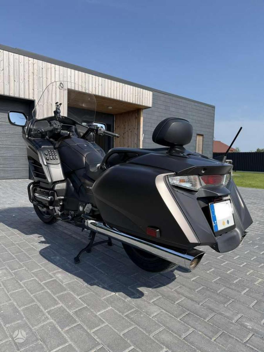 Brown Honda Goldwing 2013 in Ukmerge, with an engine capacity of 1.80 L and mileage of 71 thousand km for 9600 €, photo 6 on AUTOMOTO.COM.LV