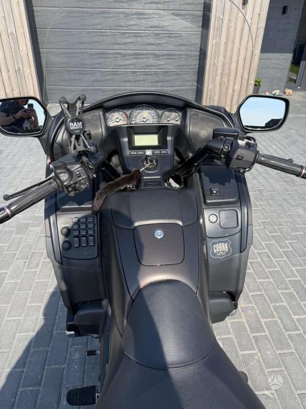 Brown Honda Goldwing 2013 in Ukmerge, with an engine capacity of 1.80 L and mileage of 71 thousand km for 9600 €, photo 6 on AUTOMOTO.COM.LV