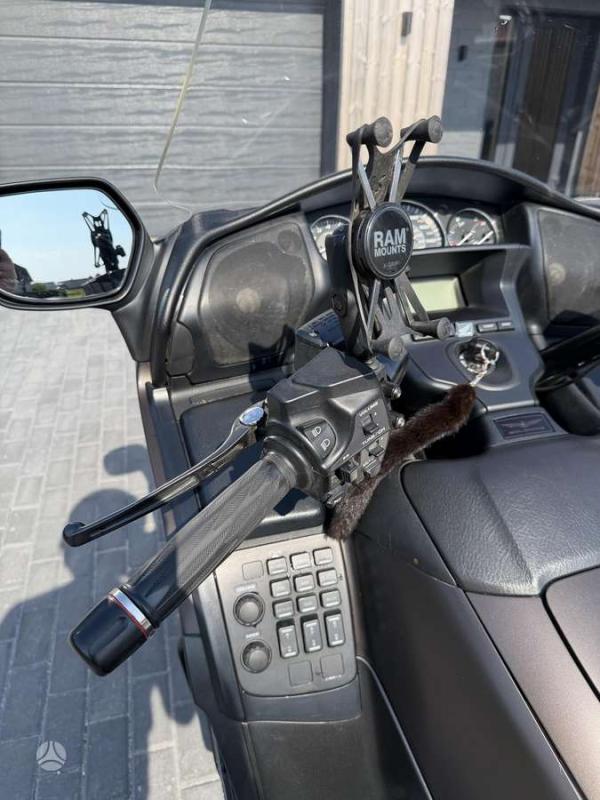 Brown Honda Goldwing 2013 in Ukmerge, with an engine capacity of 1.80 L and mileage of 71 thousand km for 9600 €, photo 7 on AUTOMOTO.COM.LV