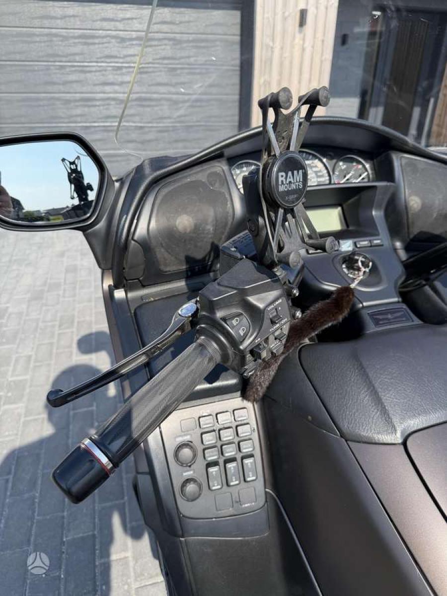 Brown Honda Goldwing 2013 in Ukmerge, with an engine capacity of 1.80 L and mileage of 71 thousand km for 9600 €, photo 8 on AUTOMOTO.COM.LV