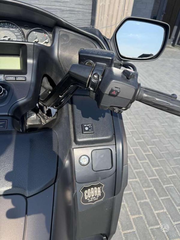 Brown Honda Goldwing 2013 in Ukmerge, with an engine capacity of 1.80 L and mileage of 71 thousand km for 9600 €, photo 8 on AUTOMOTO.COM.LV