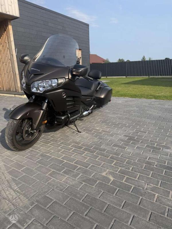 Brown Honda Goldwing 2013 in Ukmerge, with an engine capacity of 1.80 L and mileage of 71 thousand km for 9600 €, photo 9 on AUTOMOTO.COM.LV