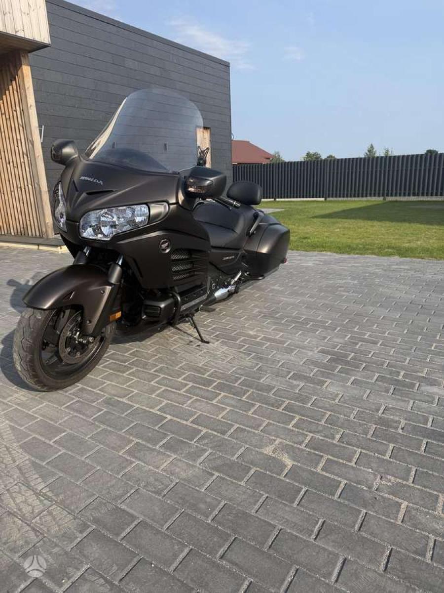 Brown Honda Goldwing 2013 in Ukmerge, with an engine capacity of 1.80 L and mileage of 71 thousand km for 9600 €, photo 10 on AUTOMOTO.COM.LV