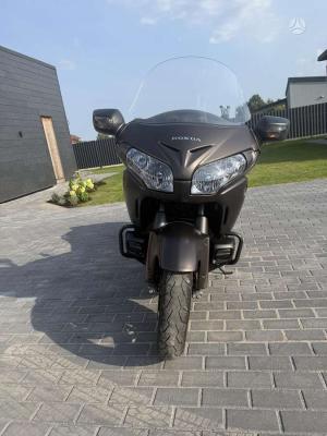 Brown Honda Goldwing 2013 in Ukmerge, with an engine capacity of 1.80 L and mileage of 71 thousand km for 9600 €, photo 11 on AUTOMOTO.COM.LV