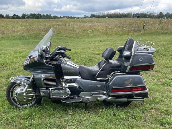 Grey Honda Goldwing 1989 in Vilnius, with an engine capacity of 1.51 L and mileage of 96 thousand km for 2500 €, photo 2 on AUTOMOTO.COM.LV