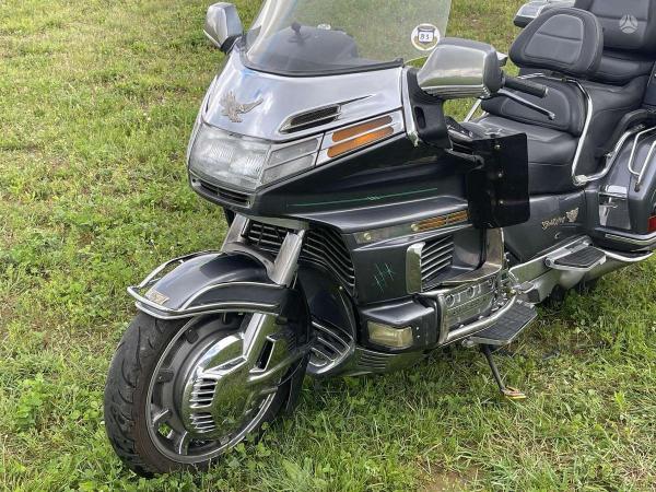 Grey Honda Goldwing 1989 in Vilnius, with an engine capacity of 1.51 L and mileage of 96 thousand km for 2500 €, photo 3 on AUTOMOTO.COM.LV
