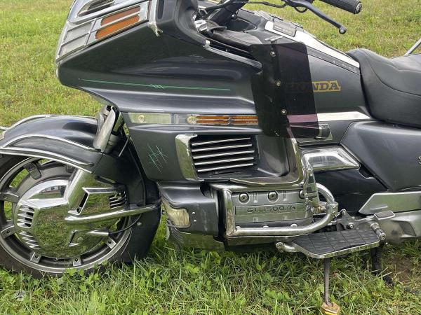 Grey Honda Goldwing 1989 in Vilnius, with an engine capacity of 1.51 L and mileage of 96 thousand km for 2500 €, photo 4 on AUTOMOTO.COM.LV