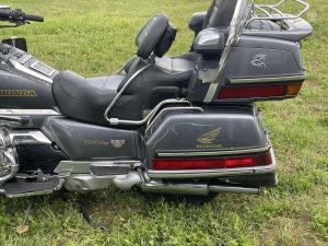 Pelēks Honda Goldwing 1989 Viļņa, ar dzinēja tilpumu 1.51 L un nobraukumu 96 tūkst. km par 2500 €, foto 8 vietnē AUTOMOTO.COM.LV