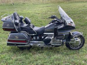 Pelēks Honda Goldwing 1989 Viļņa, ar dzinēja tilpumu 1.51 L un nobraukumu 96 tūkst. km par 2500 €, foto 9 vietnē AUTOMOTO.COM.LV