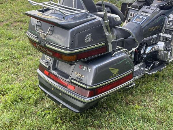 Grey Honda Goldwing 1989 in Vilnius, with an engine capacity of 1.51 L and mileage of 96 thousand km for 2500 €, photo 10 on AUTOMOTO.COM.LV