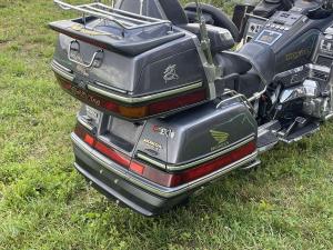 Pelēks Honda Goldwing 1989 Viļņa, ar dzinēja tilpumu 1.51 L un nobraukumu 96 tūkst. km par 2500 €, foto 11 vietnē AUTOMOTO.COM.LV