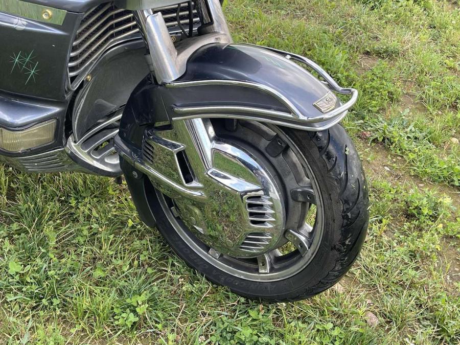 Pelēks Honda Goldwing 1989 Viļņa, ar dzinēja tilpumu 1.51 L un nobraukumu 96 tūkst. km par 2500 €, foto 13 vietnē AUTOMOTO.COM.LV