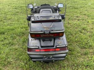 Pelēks Honda Goldwing 1989 Viļņa, ar dzinēja tilpumu 1.51 L un nobraukumu 96 tūkst. km par 2500 €, foto 17 vietnē AUTOMOTO.COM.LV