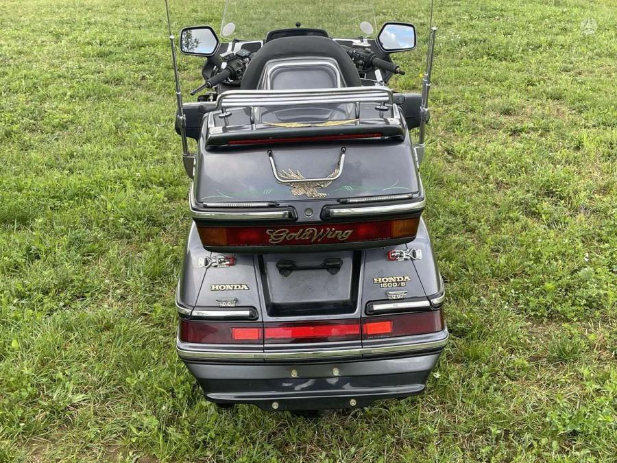 Pelēks Honda Goldwing 1989 Viļņa, ar dzinēja tilpumu 1.51 L un nobraukumu 96 tūkst. km par 2500 €, foto 17 vietnē AUTOMOTO.COM.LV