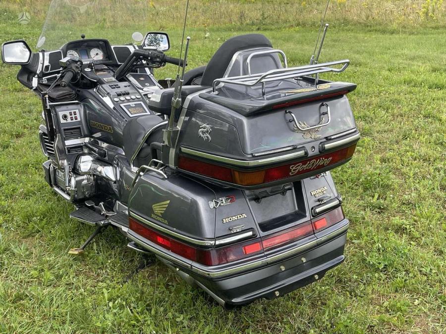 Pelēks Honda Goldwing 1989 Viļņa, ar dzinēja tilpumu 1.51 L un nobraukumu 96 tūkst. km par 2500 €, foto 18 vietnē AUTOMOTO.COM.LV