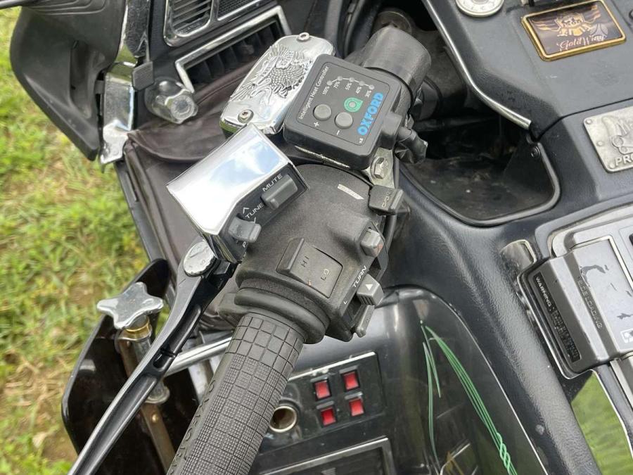 Pelēks Honda Goldwing 1989 Viļņa, ar dzinēja tilpumu 1.51 L un nobraukumu 96 tūkst. km par 2500 €, foto 20 vietnē AUTOMOTO.COM.LV