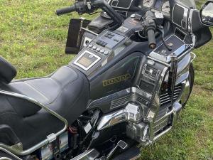 Pelēks Honda Goldwing 1989 Viļņa, ar dzinēja tilpumu 1.51 L un nobraukumu 96 tūkst. km par 2500 €, foto 22 vietnē AUTOMOTO.COM.LV