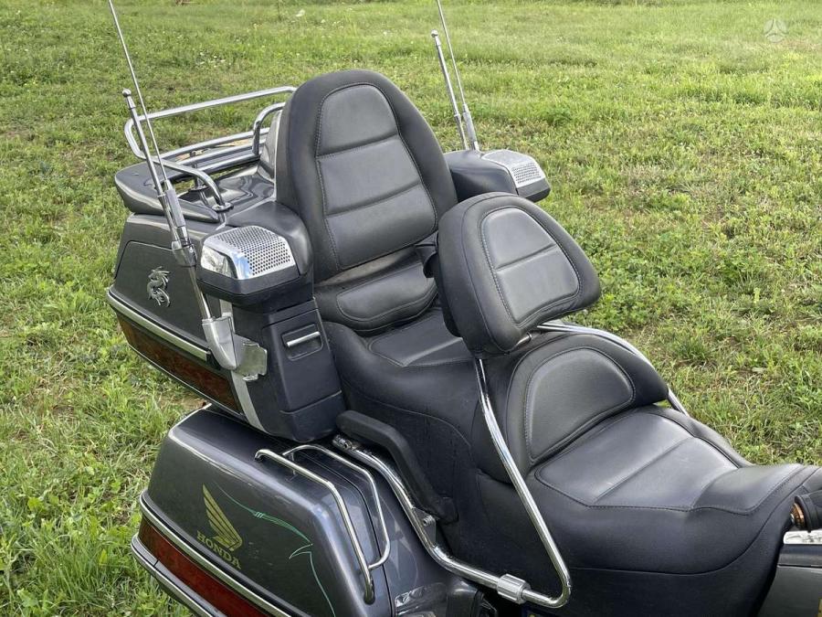 Pelēks Honda Goldwing 1989 Viļņa, ar dzinēja tilpumu 1.51 L un nobraukumu 96 tūkst. km par 2500 €, foto 23 vietnē AUTOMOTO.COM.LV