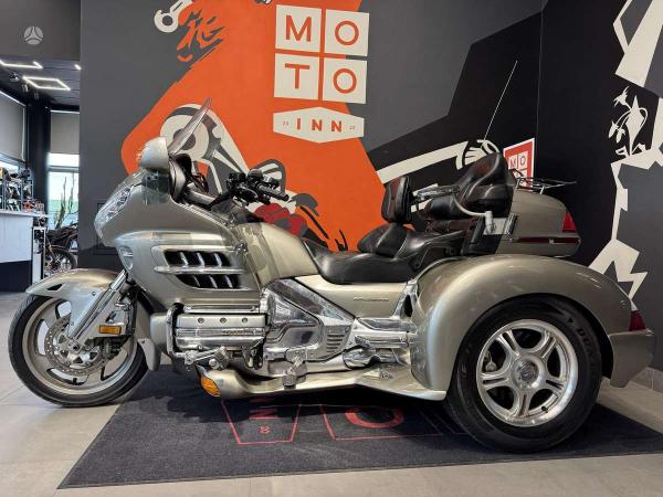 Pelēks Honda Goldwing 2003 Viļņa, ar dzinēja tilpumu 1.80 L un nobraukumu 37 tūkst. km par 10999 €, foto 2 vietnē AUTOMOTO.COM.LV