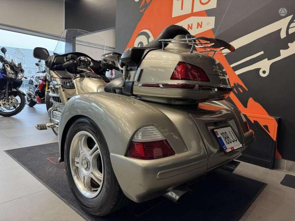 Pelēks Honda Goldwing 2003 Viļņa, ar dzinēja tilpumu 1.80 L un nobraukumu 37 tūkst. km par 10999 €, foto 3 vietnē AUTOMOTO.COM.LV
