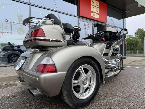 Pelēks Honda Goldwing 2003 Viļņa, ar dzinēja tilpumu 1.80 L un nobraukumu 37 tūkst. km par 10999 €, foto 6 vietnē AUTOMOTO.COM.LV