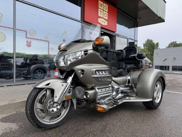 Pelēks Honda Goldwing 2003 Viļņa, ar dzinēja tilpumu 1.80 L un nobraukumu 37 tūkst. km par 10999 €, foto 8 vietnē AUTOMOTO.COM.LV