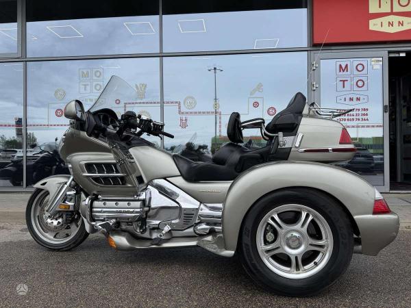 Pelēks Honda Goldwing 2003 Viļņa, ar dzinēja tilpumu 1.80 L un nobraukumu 37 tūkst. km par 10999 €, foto 9 vietnē AUTOMOTO.COM.LV