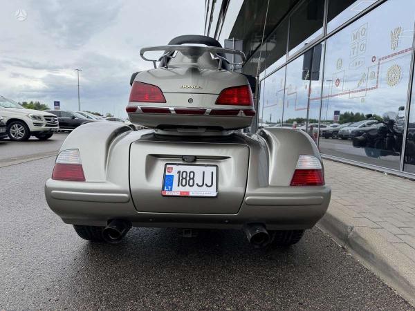 Pelēks Honda Goldwing 2003 Viļņa, ar dzinēja tilpumu 1.80 L un nobraukumu 37 tūkst. km par 10999 €, foto 10 vietnē AUTOMOTO.COM.LV