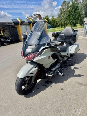 Pelēks Honda Goldwing 2019 Alīta, ar dzinēja tilpumu 1.83 L un nobraukumu 41 tūkst. km par 19900 €, foto  vietnē AUTOMOTO.COM.LV