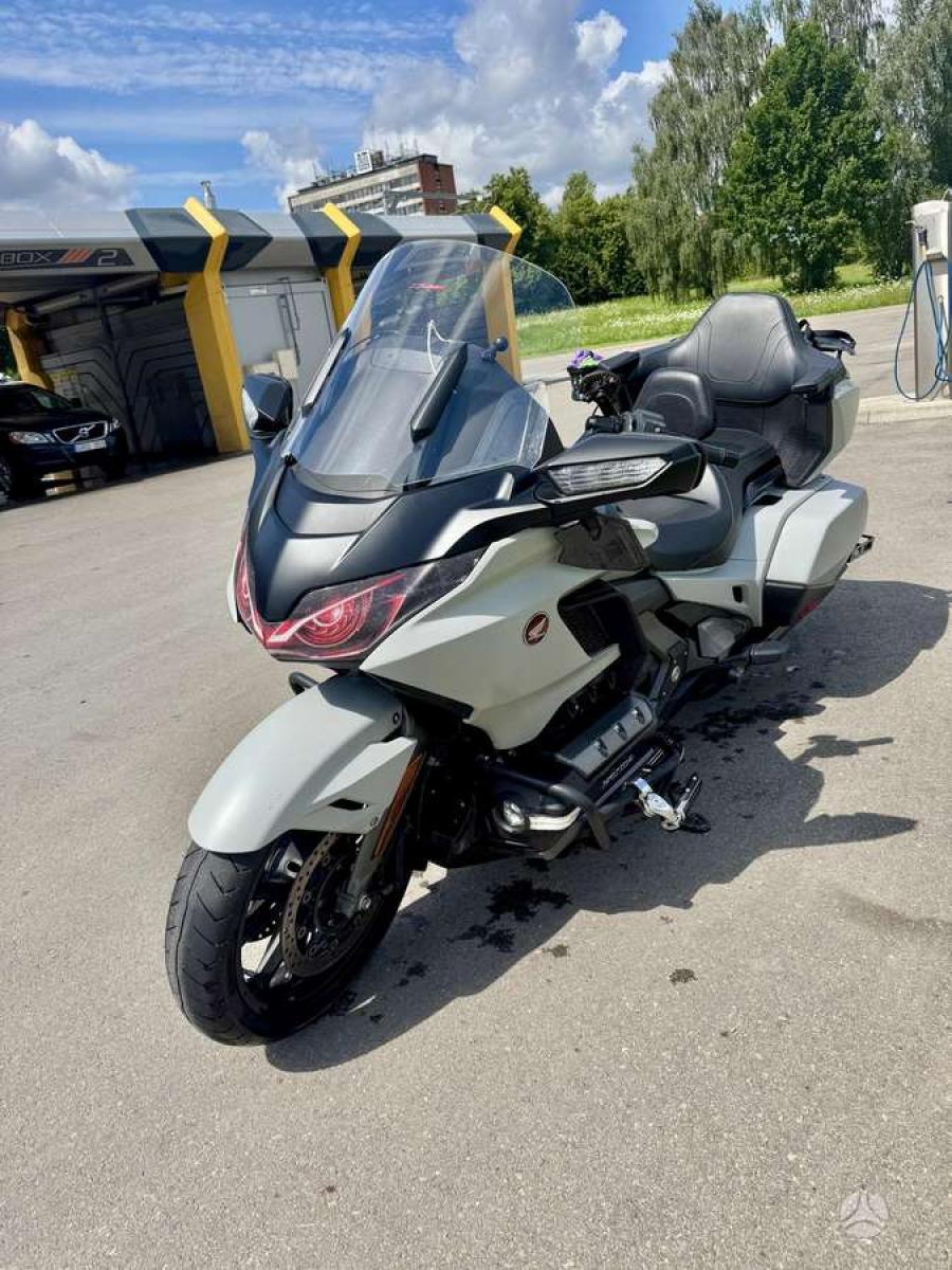 Grey Honda Goldwing 2019 in Alytus, with an engine capacity of 1.83 L and mileage of 41 thousand km for 19900 €, photo 1 on AUTOMOTO.COM.LV
