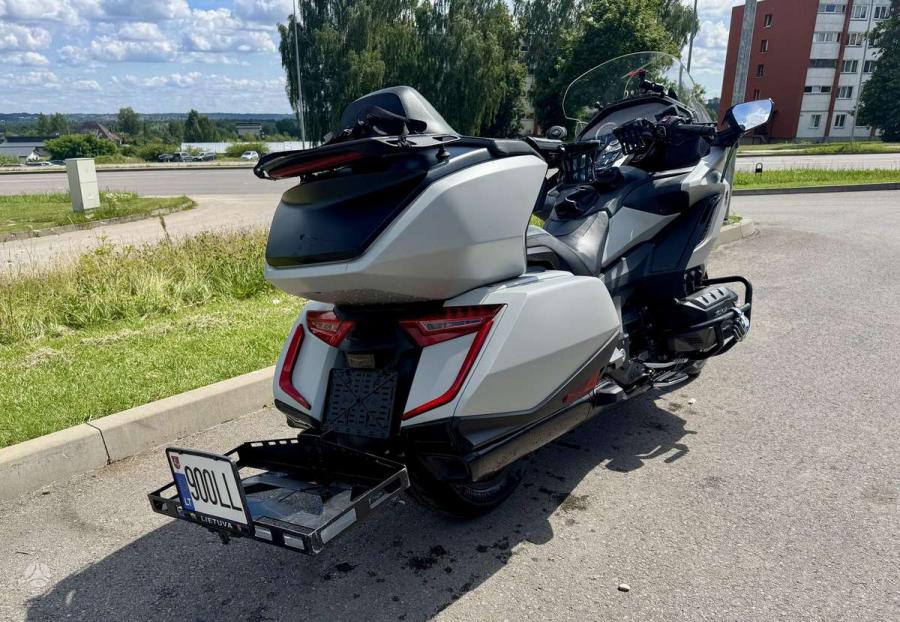 Grey Honda Goldwing 2019 in Alytus, with an engine capacity of 1.83 L and mileage of 41 thousand km for 19900 €, photo 4 on AUTOMOTO.COM.LV